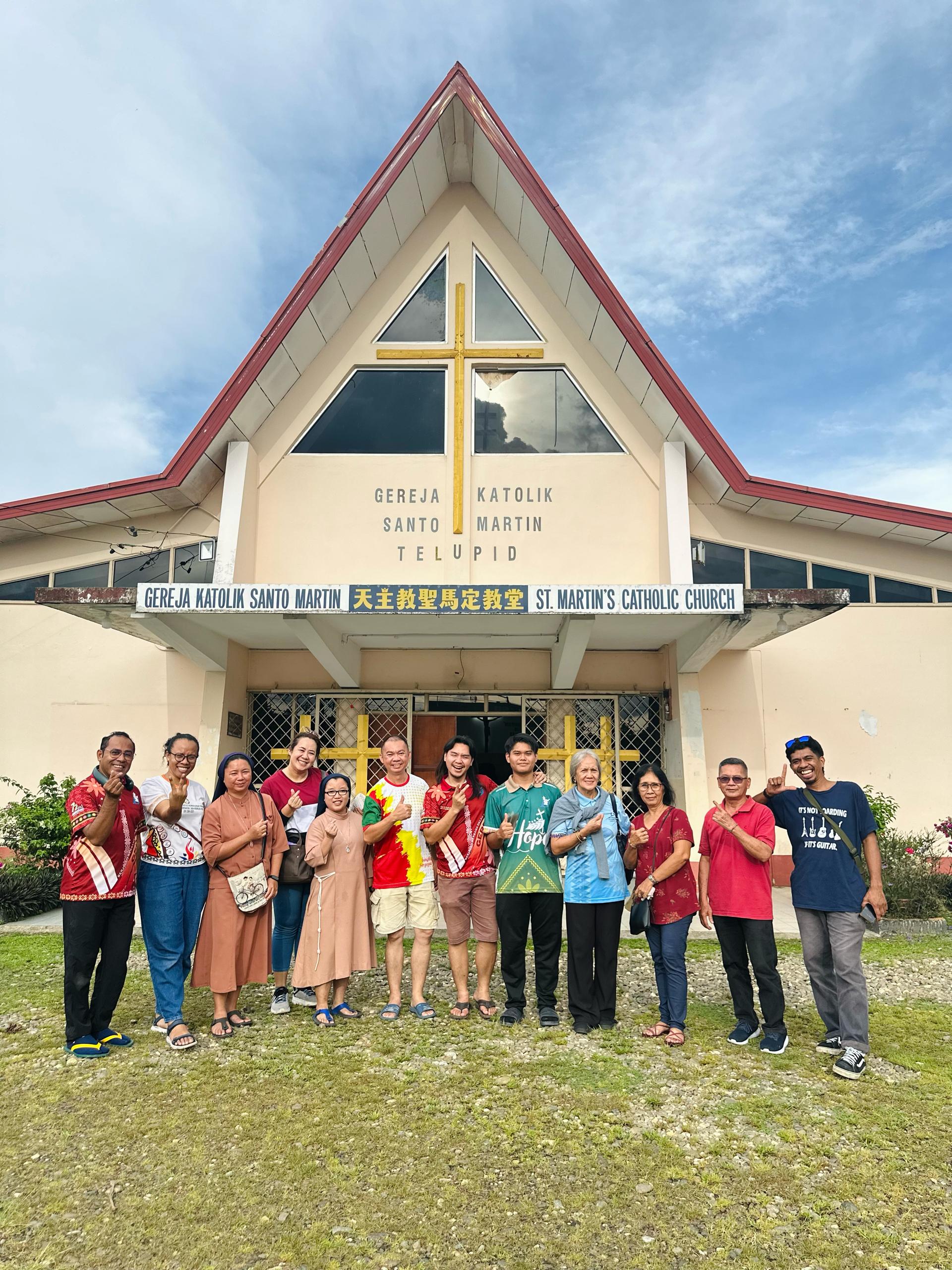 PENERIMAAN SALIB DI PAROKI ST. MARTIN TELUPID: TANDA KESATUAN DAN ...